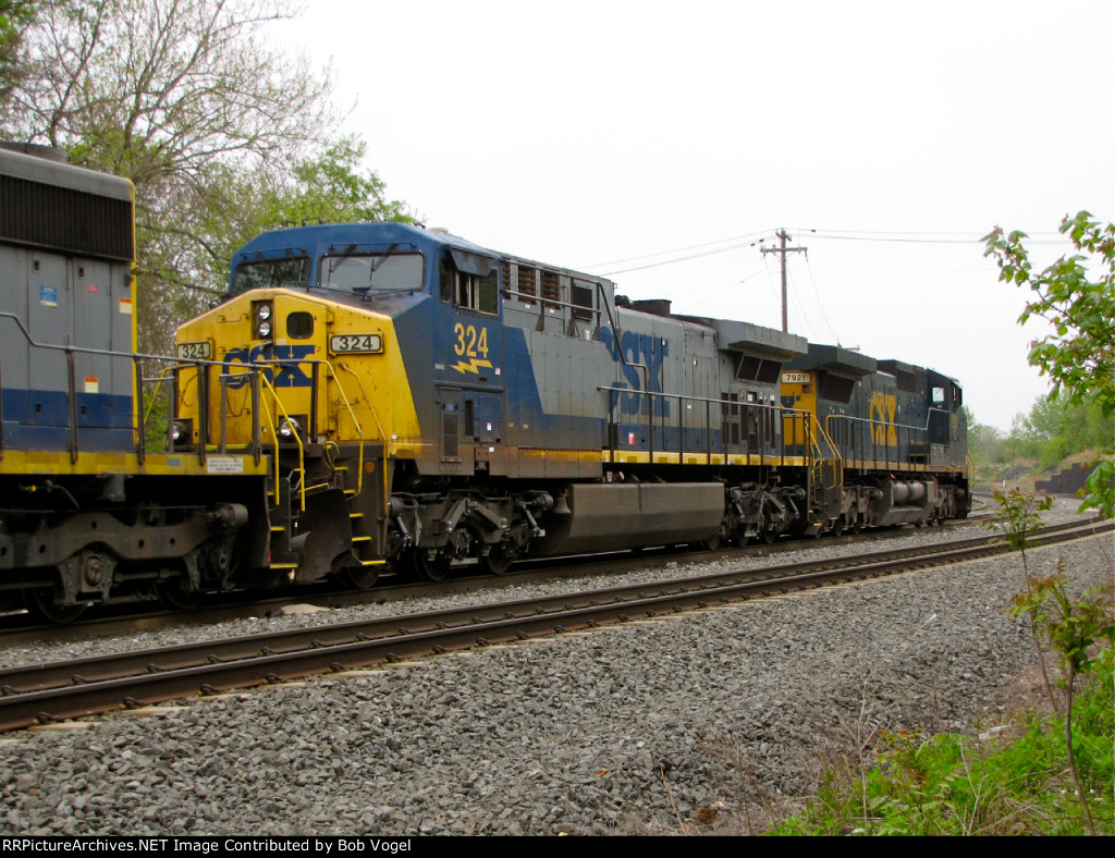 CSX 324 and 7921